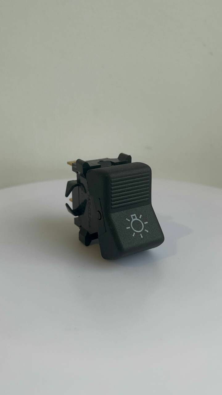 Выключатель габаритов ВАЗ-2106 (3-х клеммный)