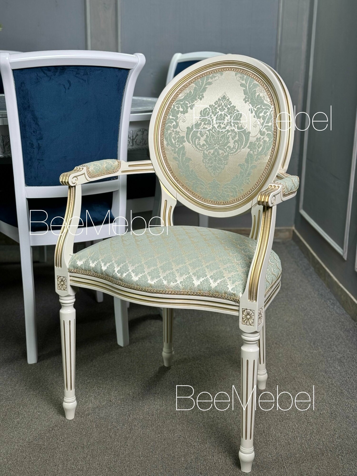 Стул "Медальон", с подлокотниками, с мягким сиденьем, из массива бука, обивка из жаккарда