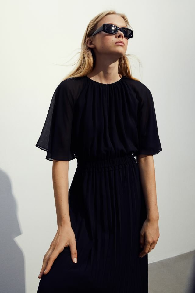 Платье H&M Весна-лето 2023, размер S, черный — фото 1