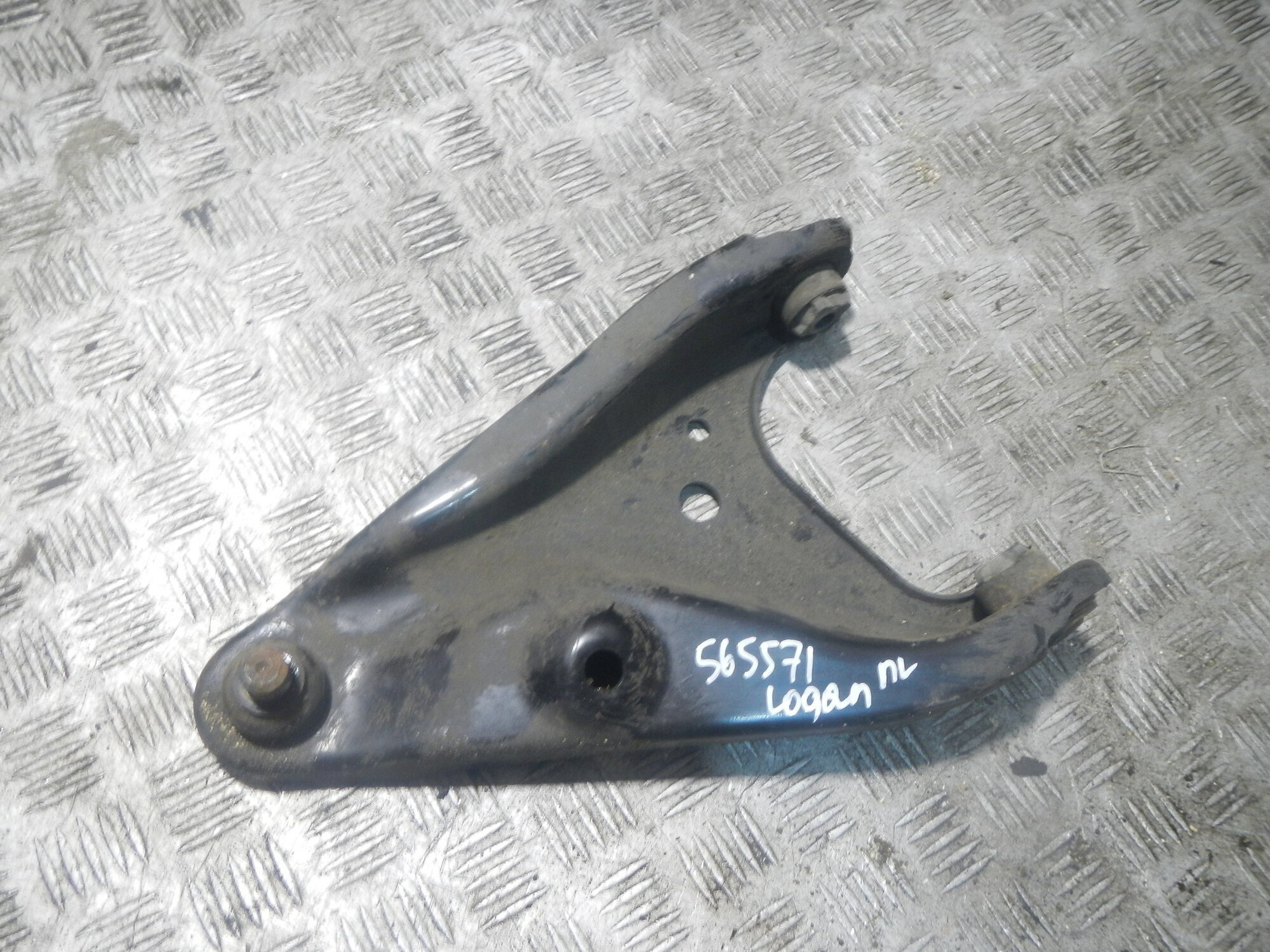 Б/У Рычаг передний левый, Renault (Рено)-LOGAN (14-) RENAULT LOGAN (14-) Шаровая под замену, небольшая деформация. 56557...