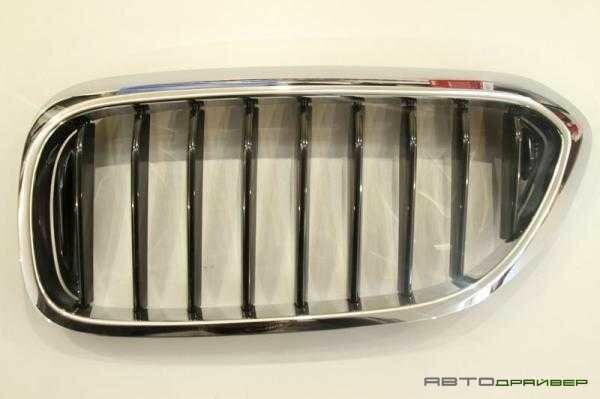 Декоративная решетка Правая Передняя BMW 5 G30 G31 G38 51137383520