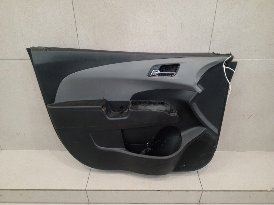 Обшивка двери передней левой от Chevrolet Aveo T300 2011-2015