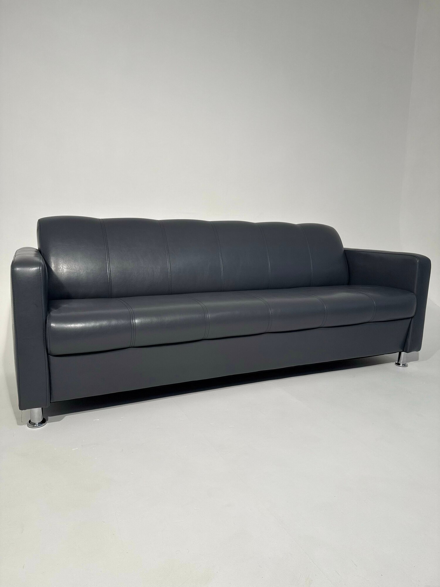 Диван офисный Сенатор двухметровый, механизм Нераскладной, 200х80х82 см, темно-серый, с отделочной строчкой