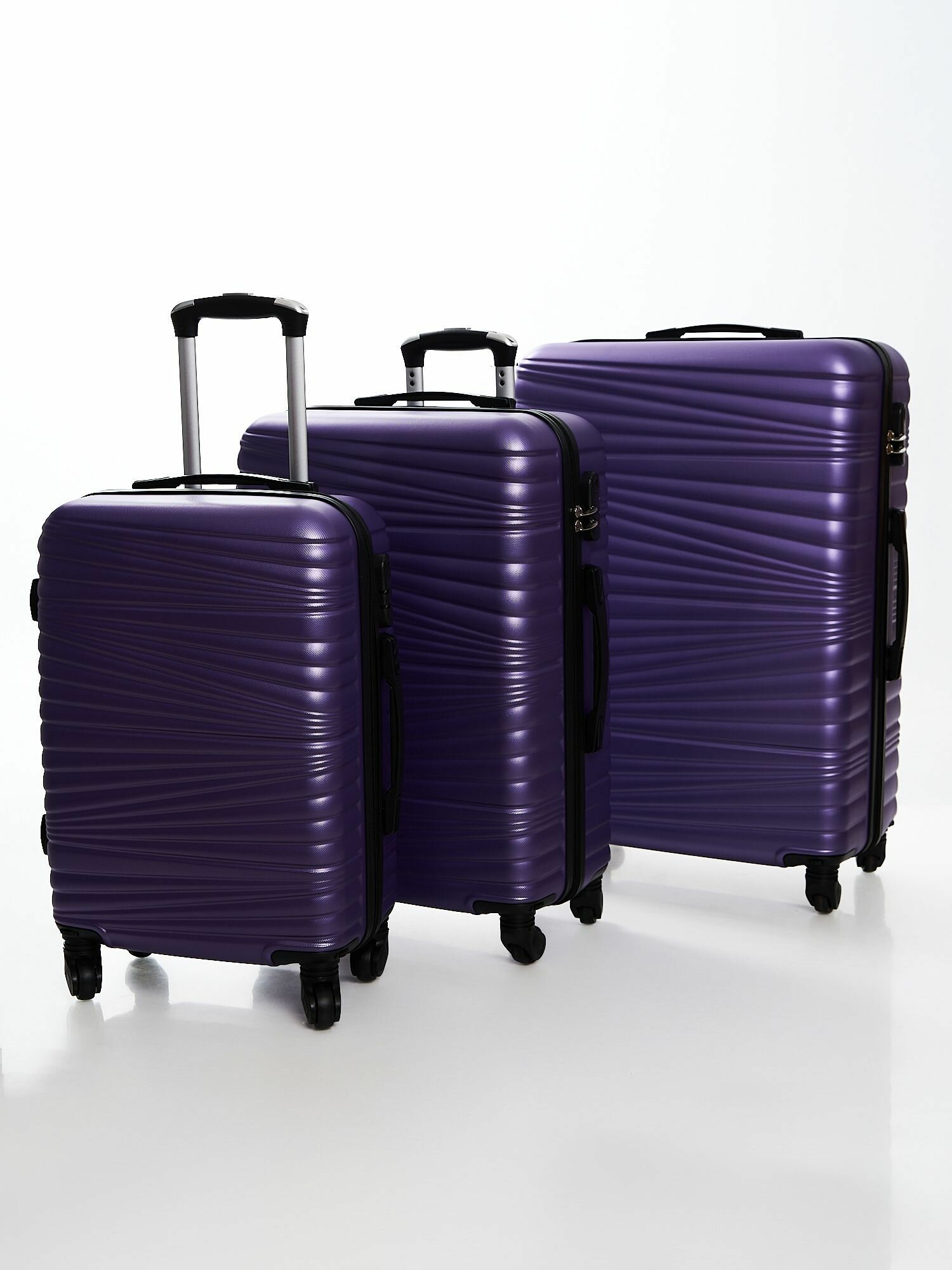 Комплект чемоданов 