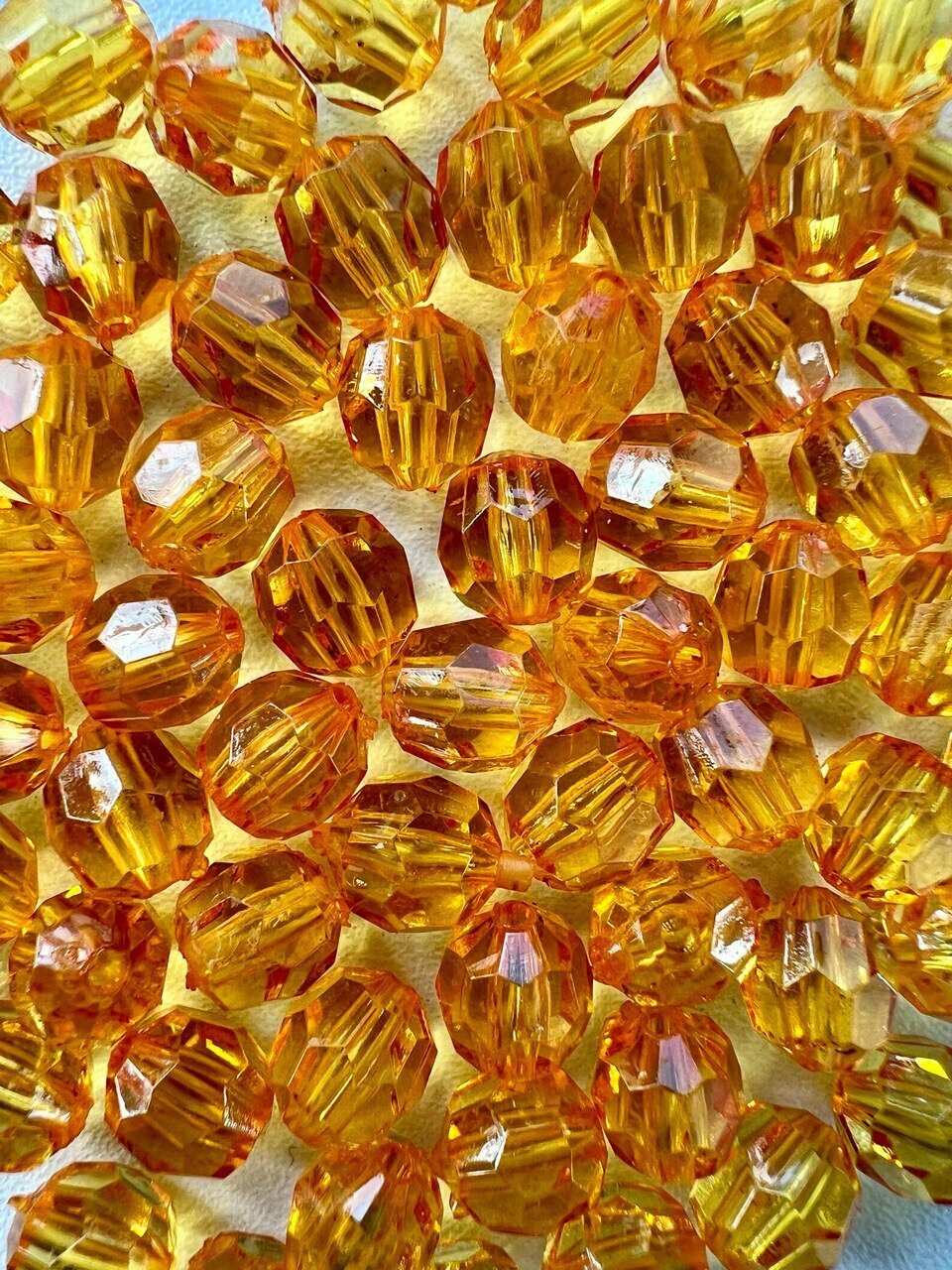 Бусины акриловые граненые крупные, 50г. желтый