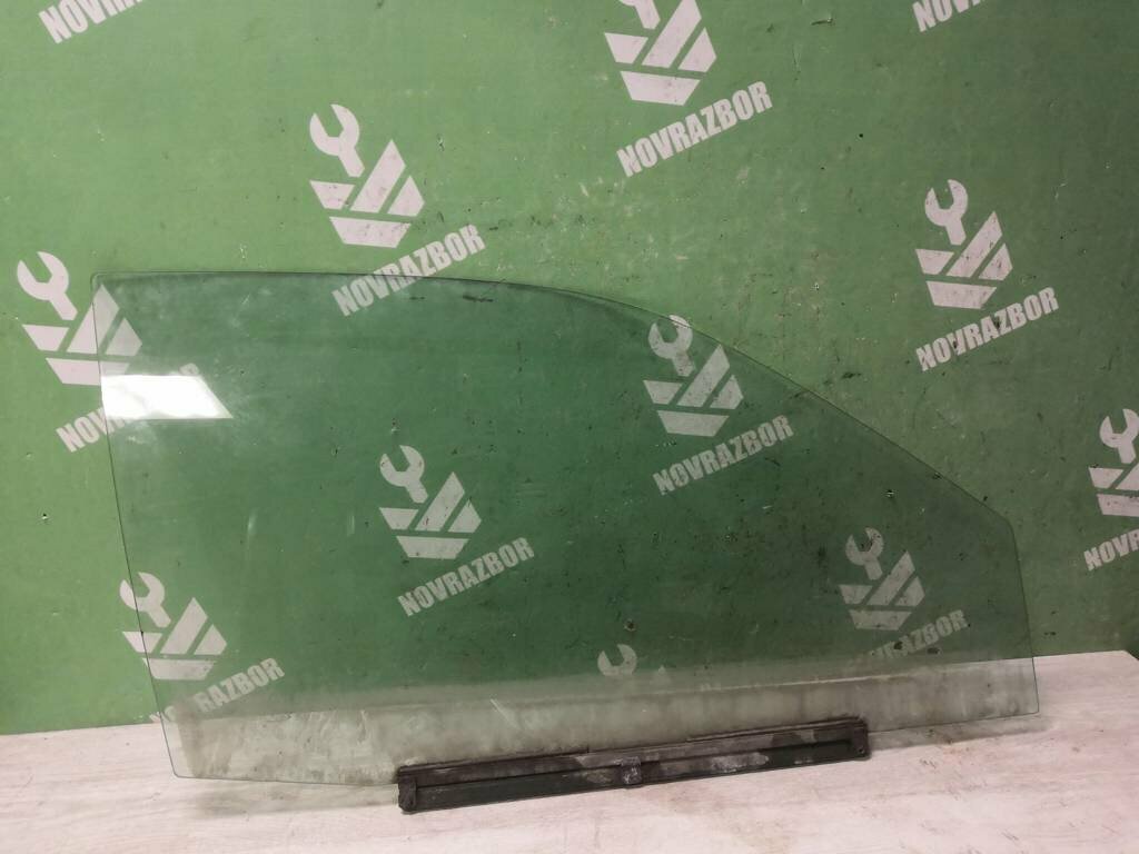 Стекло двери передней правой Suzuki Baleno 98-07
