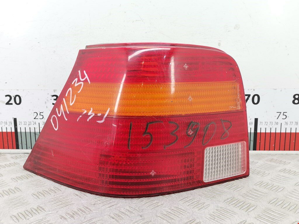 Фонарь задний левый Volkswagen Golf 4 1J6945095Q арт. 2197363