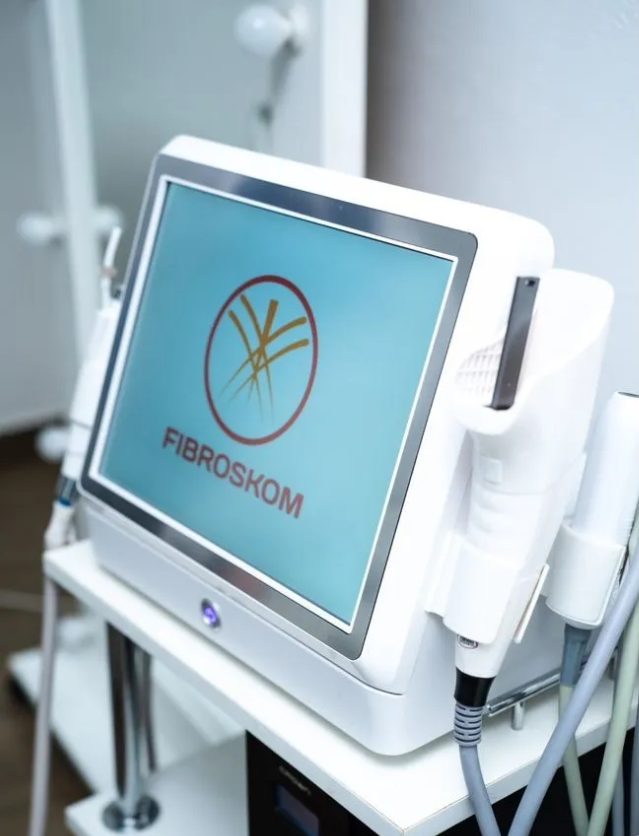 Аппарат Hifu + Rf игольчатый для лица и тела 6 в 1 марки "Fibroskom" Россия - Корея