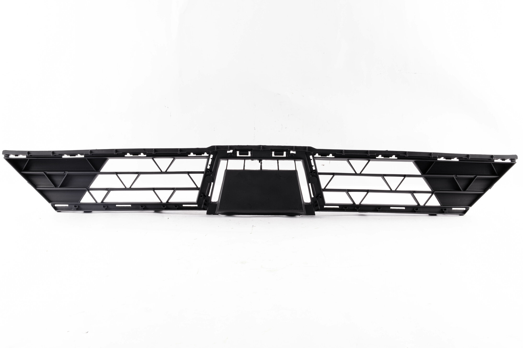 Решетка бампера для Чанган юни в Changan UNI-V 2022-2024 передняя нижняя накладка в бампер пластиковая