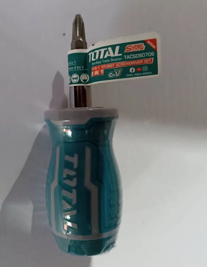 Отвертка короткая с битами 8 в 1 TOTAL