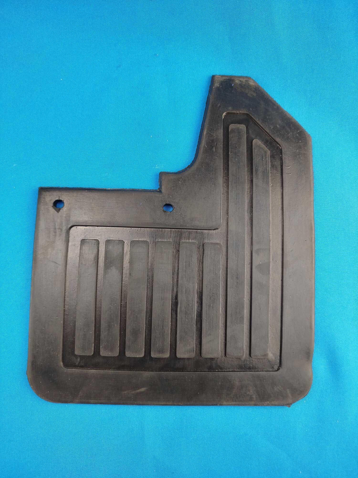 Брызговик передний правый "БРТ" для а/м Нива