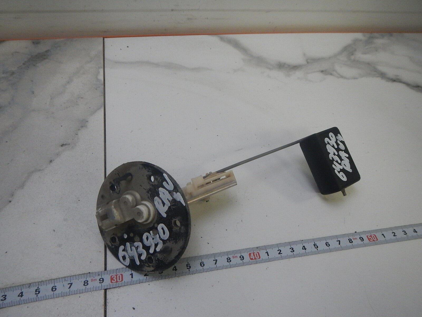 Б/У Датчик уровня топлива, Toyota (Тойота)-RAV4 (06-13) TOYOTA RAV4 (06-13) Без видимых повреждений. 643930 TOYOTA арт. ...