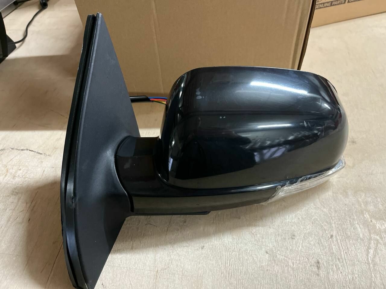 Зеркало левое Geely Emgrand EC7 (1067001017)