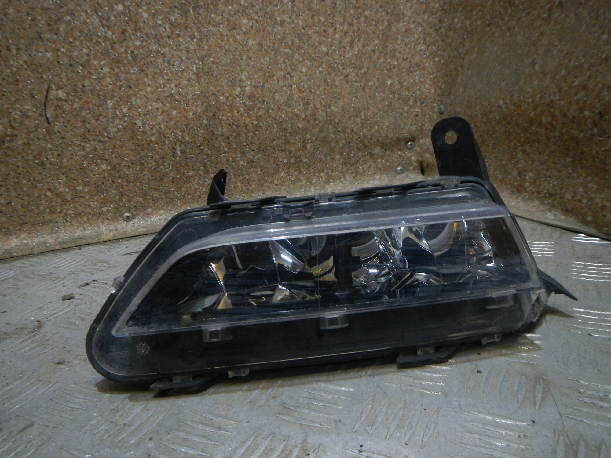 Б/У Фара противотуманная правая, Porsche (Порше)-MACAN (14-) PORSCHE MACAN (14-) LED Сломано 3 крепления. 512354 VAG арт....