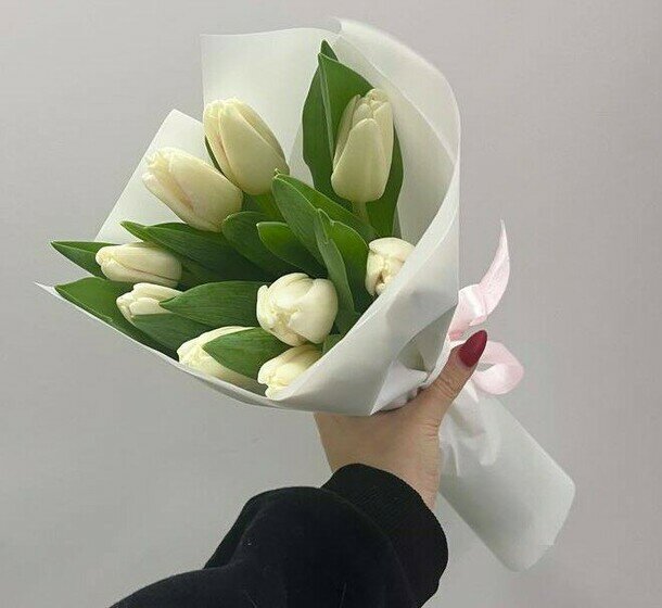 Букет Well Flowers, тюльпаны, круглый, упаковка, 40 см, букет свежих цветов