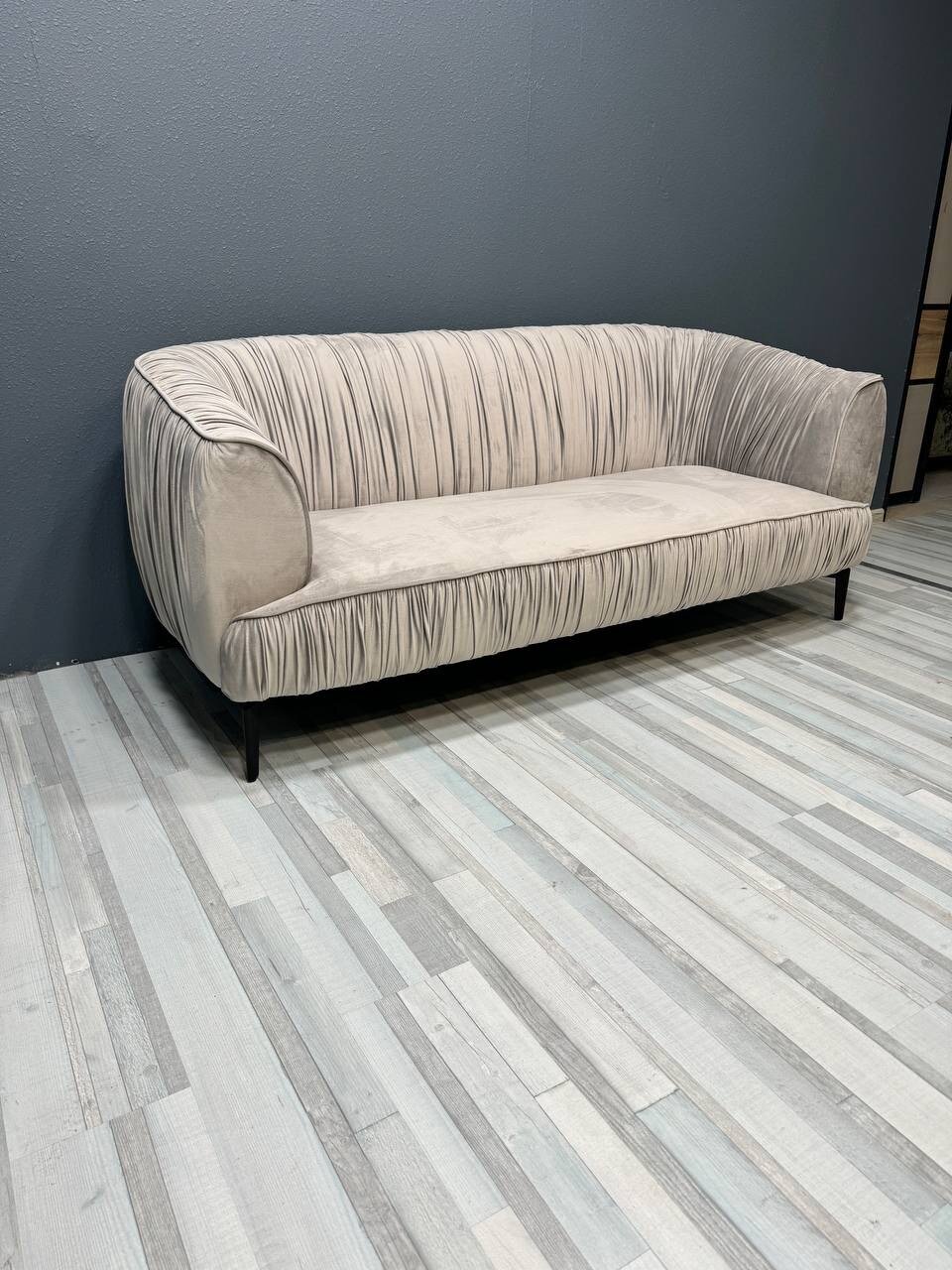 Диван "Sofi" от EVA MARANNI 180/90/80 см, ножки металл, Трехместный , серый