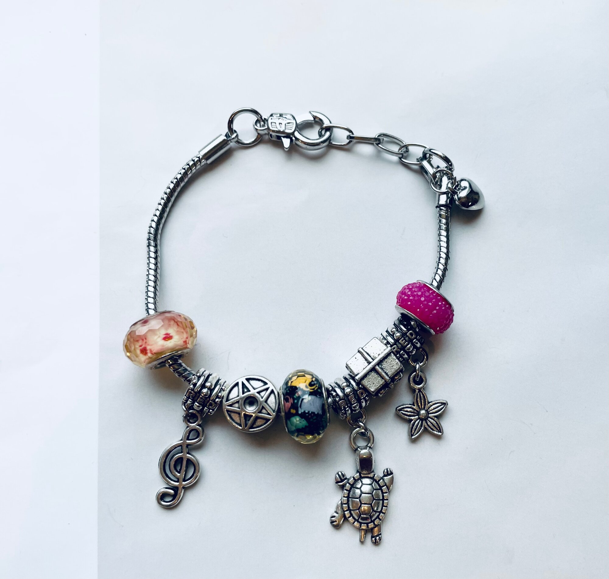 Жесткий браслет