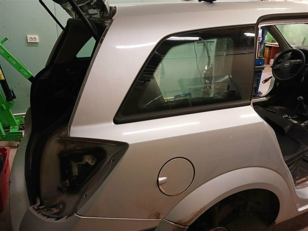 Крыло заднее правое Opel Astra H / Family 2004 >