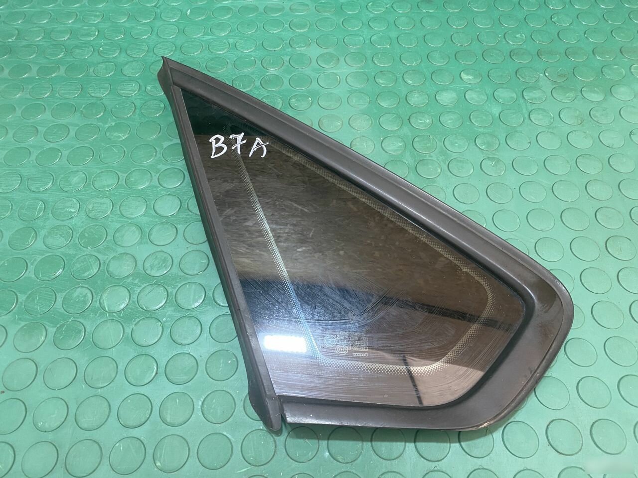 Стекло форточка задняя левая VW Passat B7 US B8 561845297HNVB