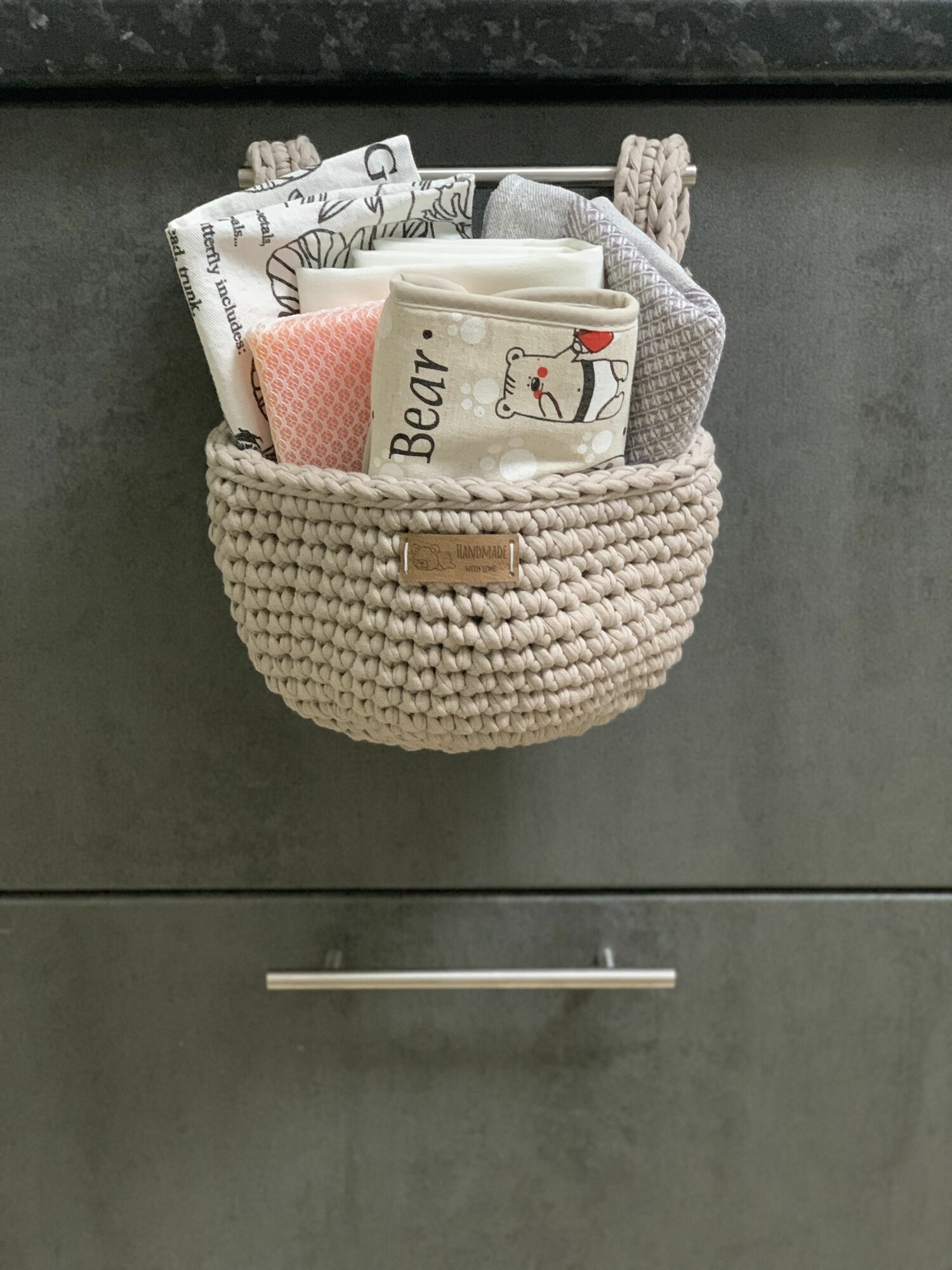 Подвесная корзинка органайзер на детскую кроватку. Подвесной кармашек. Подарок новорожденному.