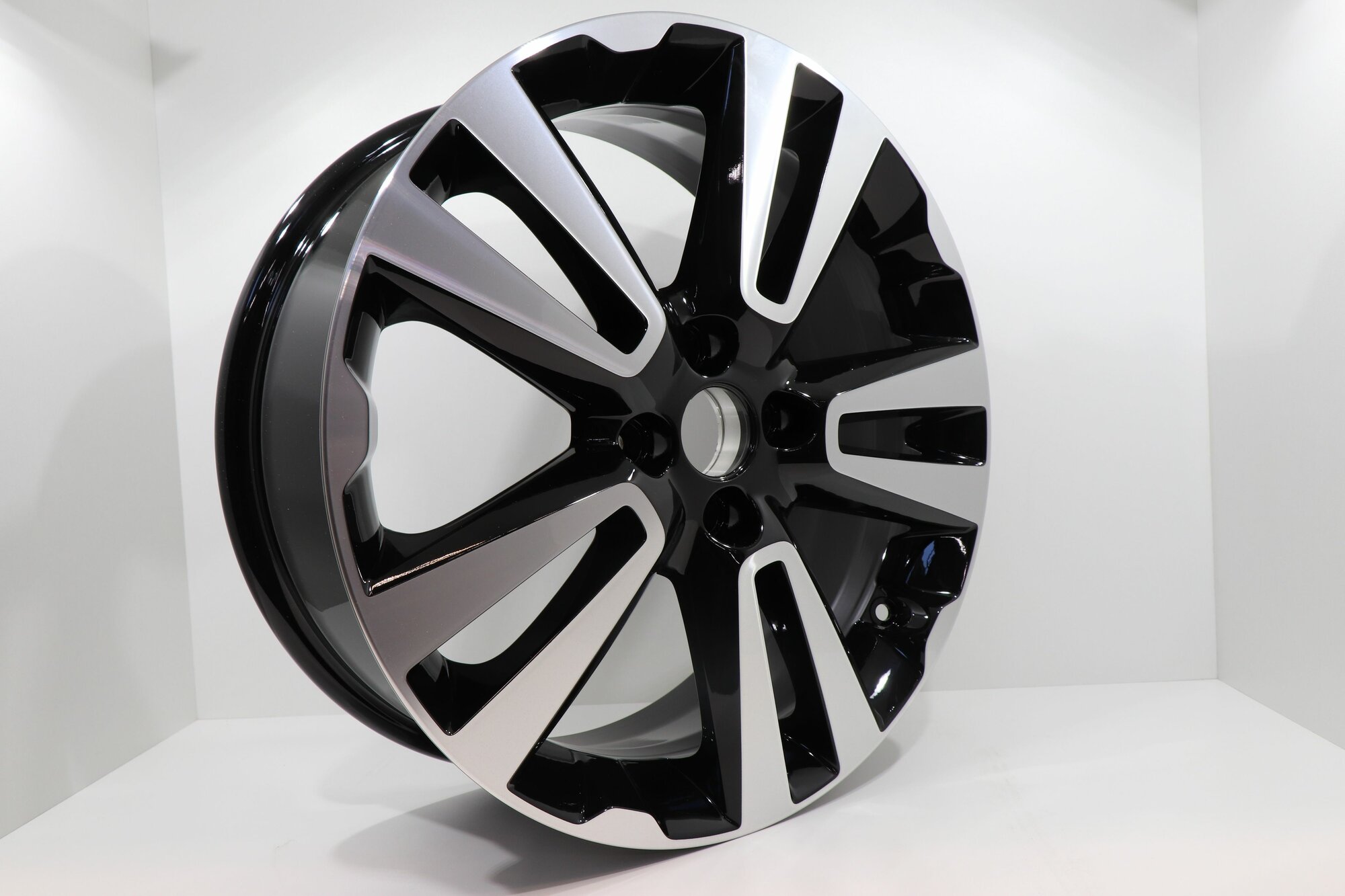 Диск колесный литой R17 LADA Vesta "Cross" черный (4 x 100)