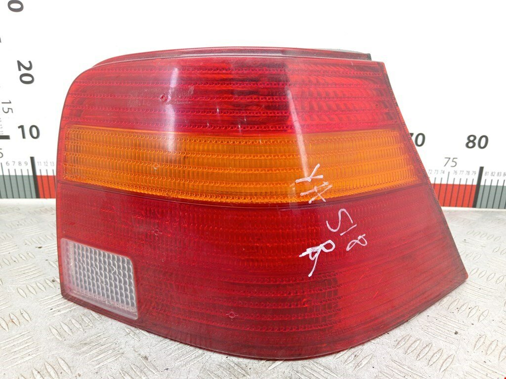 Фонарь задний правый Volkswagen Golf 4 1J6945096R арт. 2157836