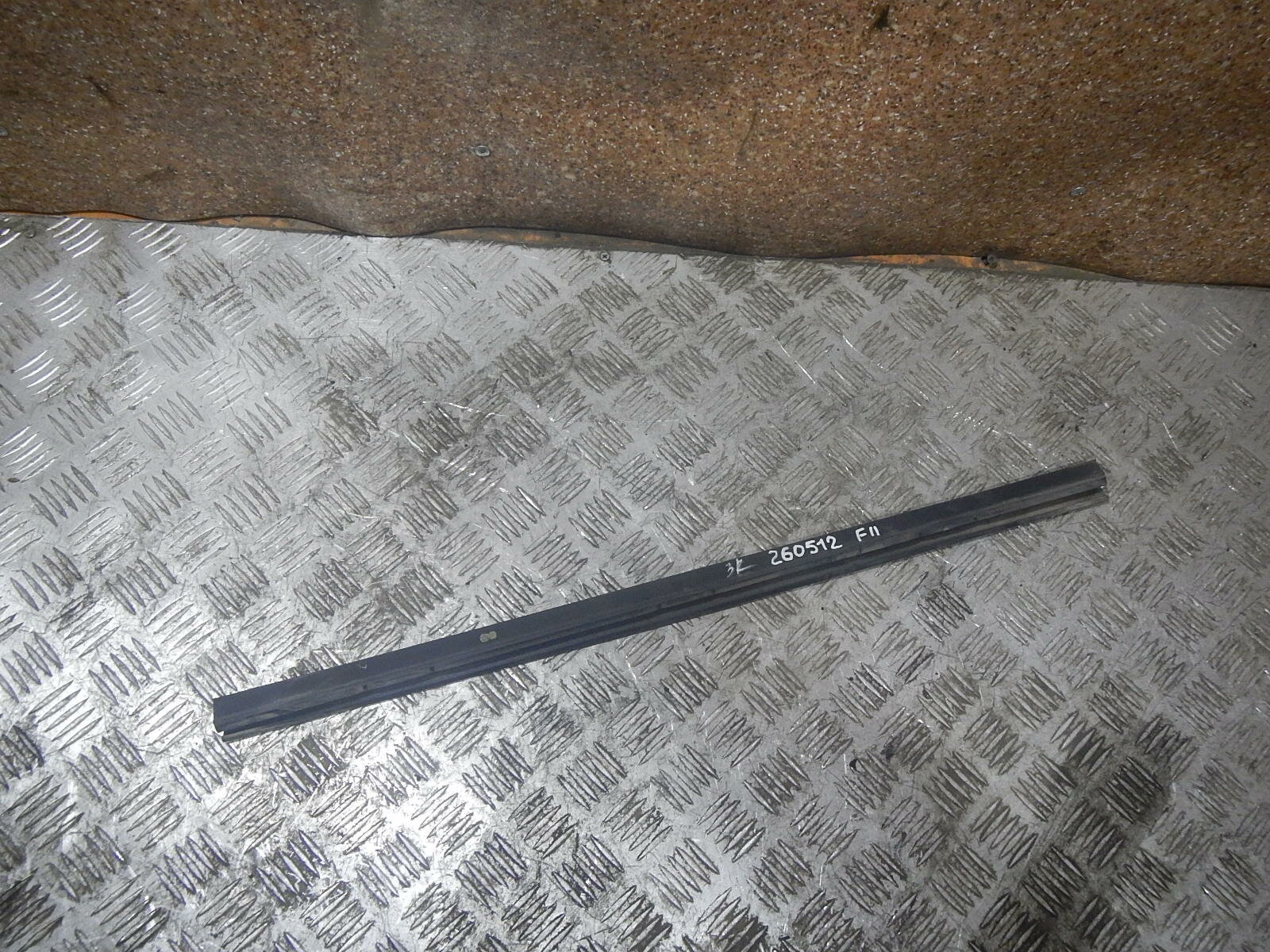 Б/У Молдинг стекла двери задней правой (внутренний), Ford (Форд)-FOCUS 2 (05-08) FORD FOCUS 2 (05-08) Седан. Без видимых ...