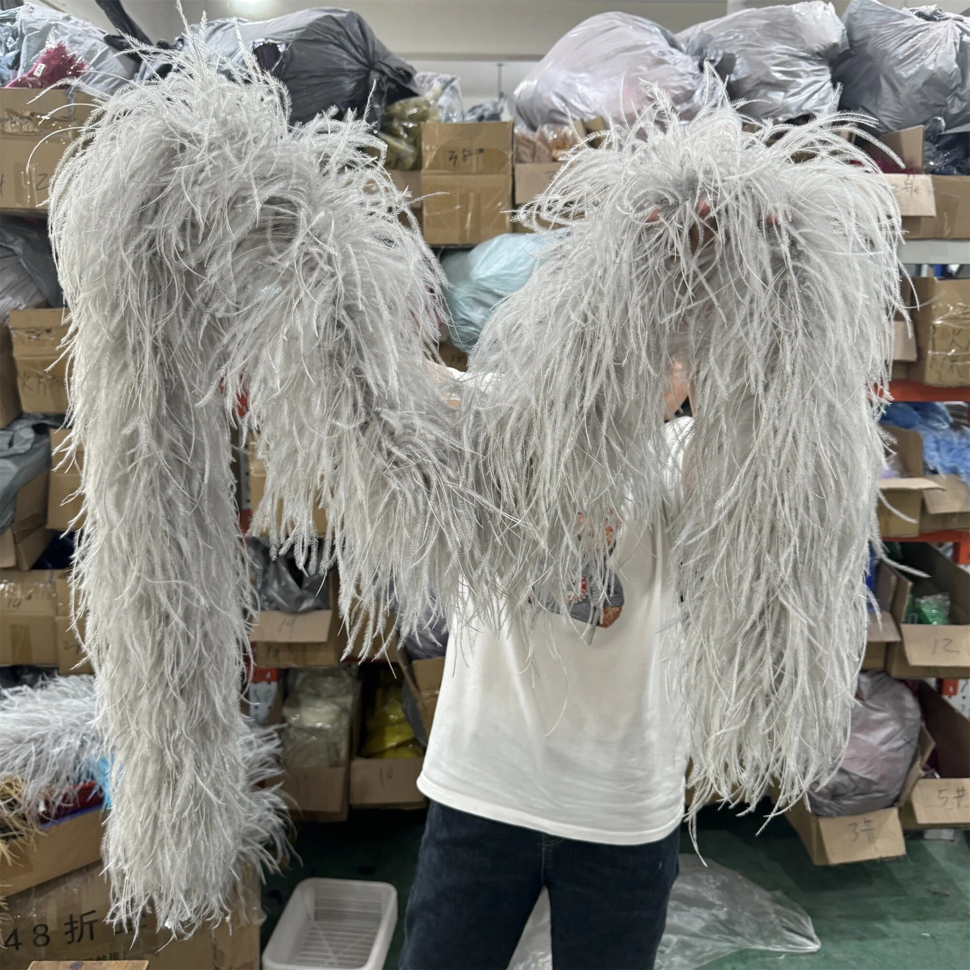 Боа из страусиных перьев белый светло-серый 35Ply, 2 метра