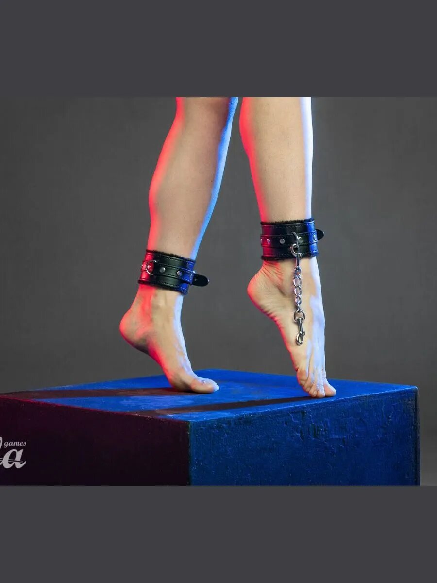 Черные поножи Lola Games Eternity из натурального ПВХ с эластичным ремешком