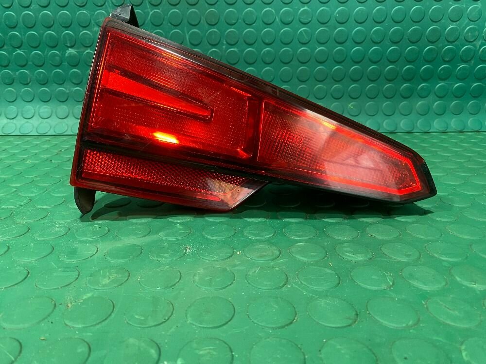 Фонарь задний внутренний левый Audi A4 B9 (2015—2020) 8W5945075