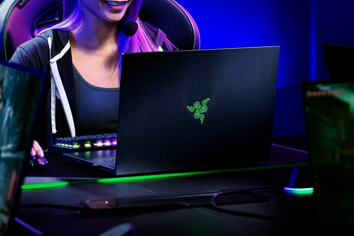 Razer Blade 16 Игровой ноутбук 16", Intel Core i9-13950HX, RAM 32 ГБ, SSD, NVIDIA GeForce RTX 4080 для ноутбуков (12 Гб), Windows Home, черный матовый, Английская раскладка