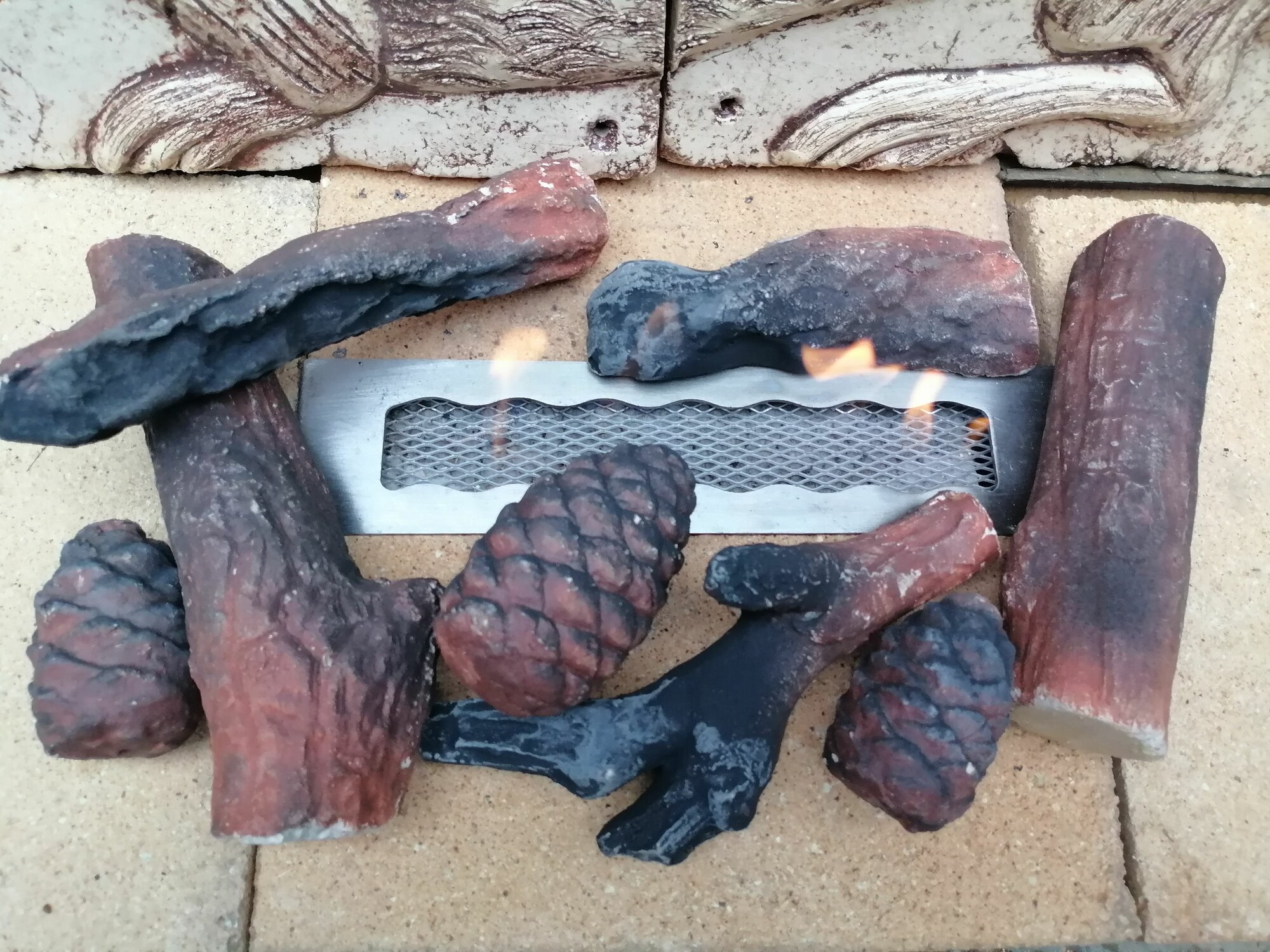 Керамические дрова, и шишки