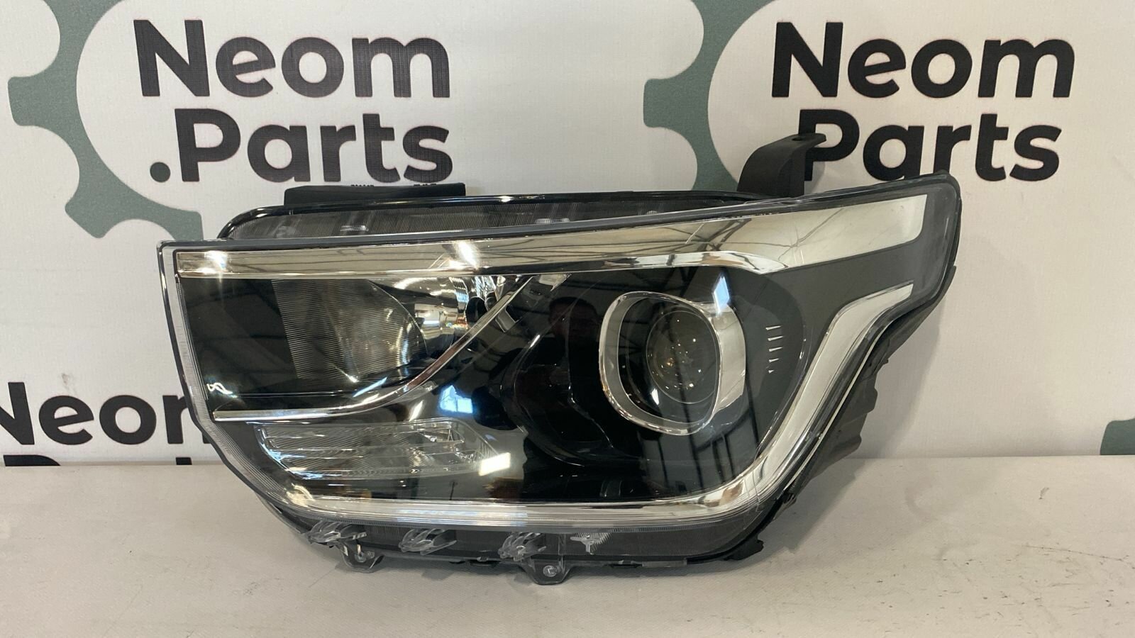 Фара левая (LED) Hyundai H1 / Grand Starex 17-21