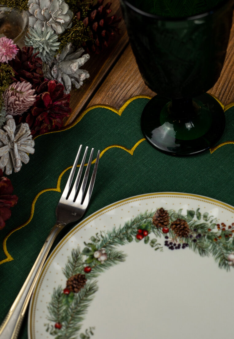 Набор сервировочных салфеток 40x40 см зеленые с золотым кантом, вышивка, 100% лен, 2шт