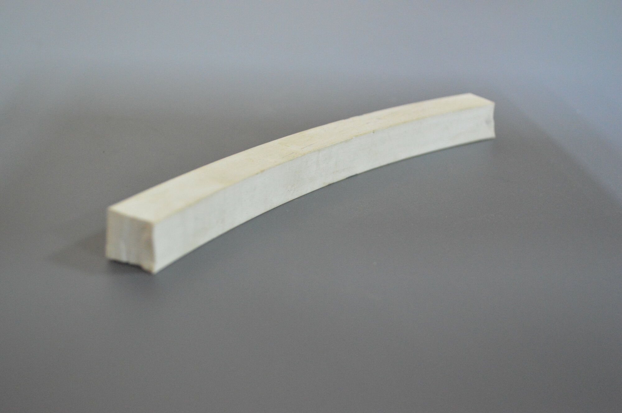 Шнур уплотнительный из вакуумной резины светлый размер 10х10 мм, длина 6 метров