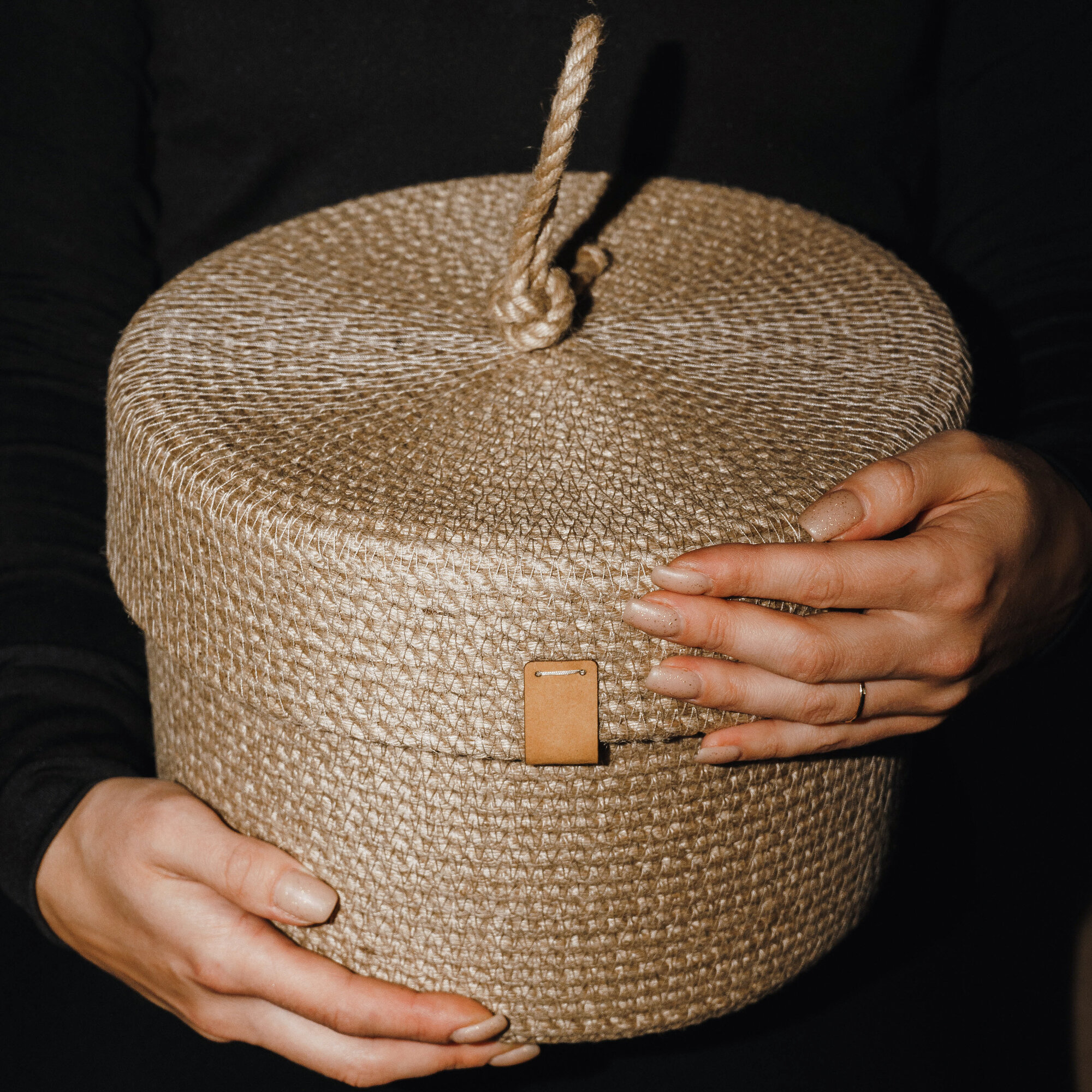 Большая плетеная корзина из джута с крышкой 16 на 25 см