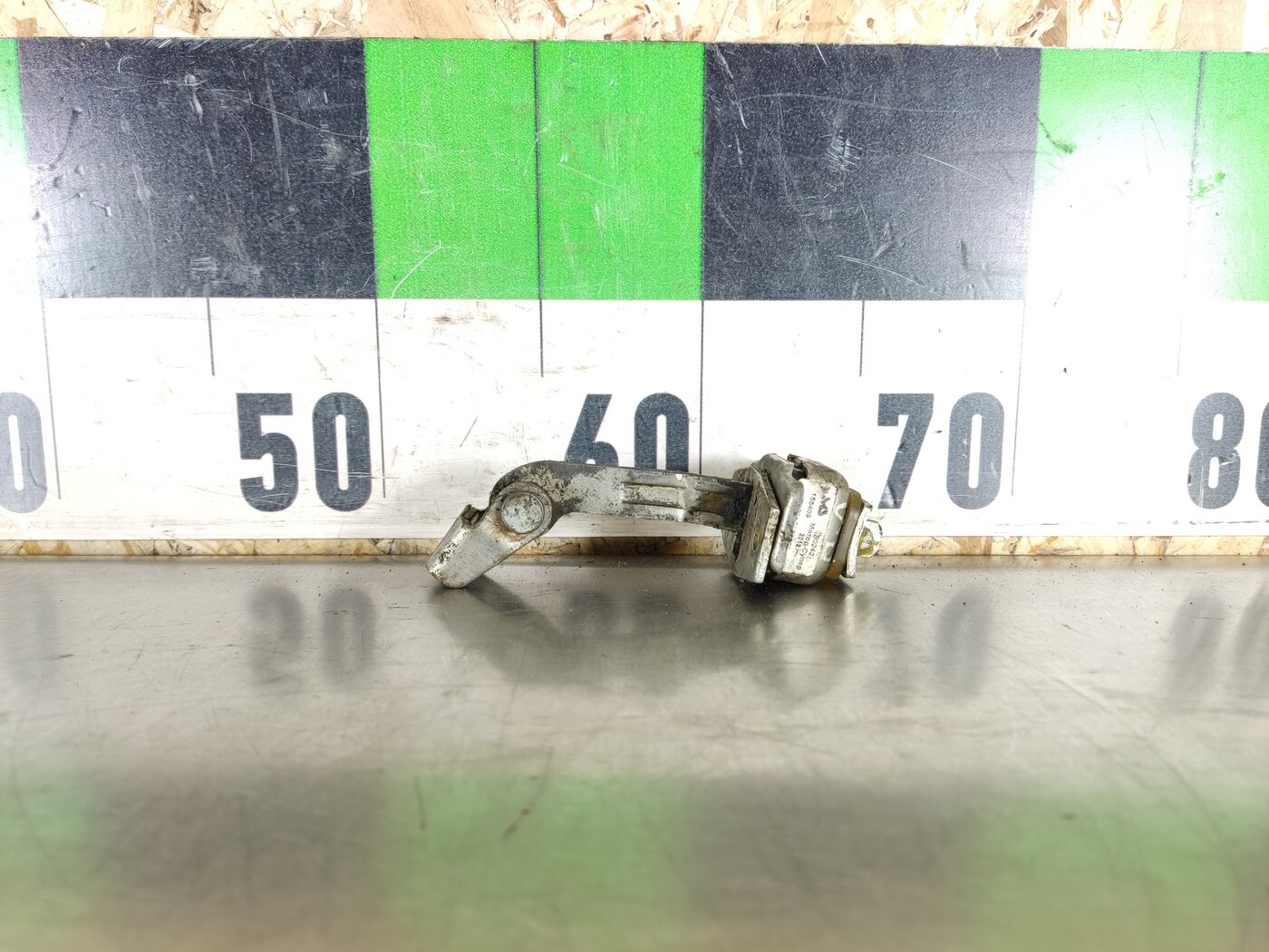 Ограничитель двери передний VAZ Granta 11180610608220