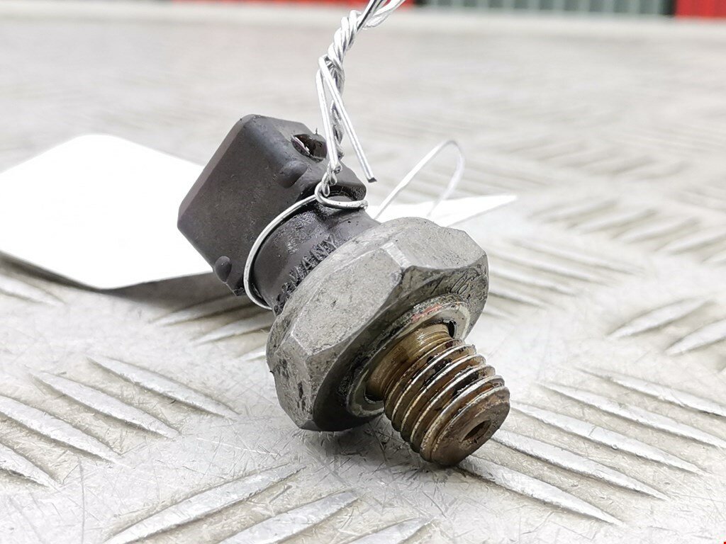 Датчик давления масла BMW 3-Series (E90/E91/E92/E93) 12618611273 арт. 2187101