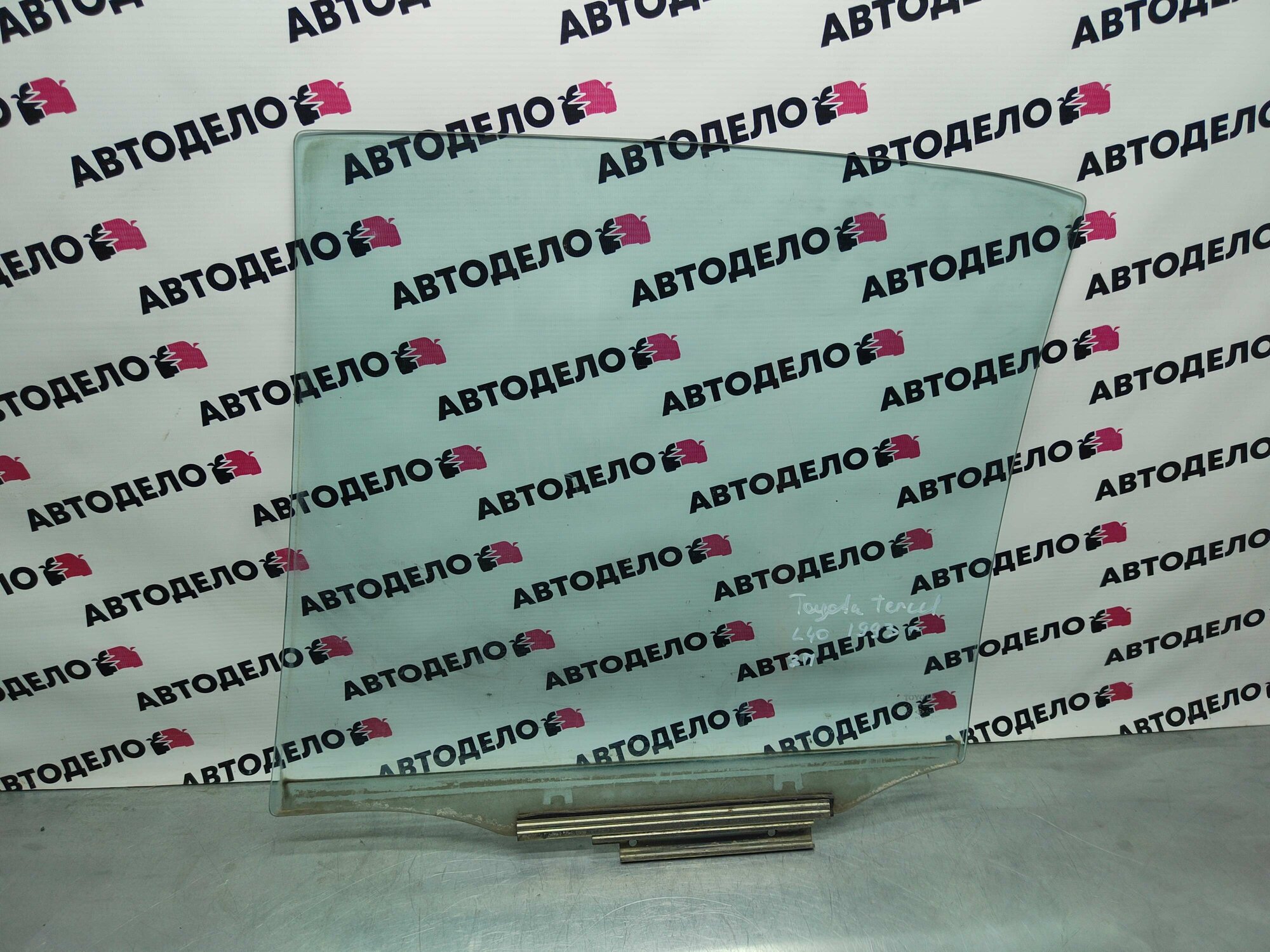 Стекло двери заднее правое Toyota Tercel L40 1993г