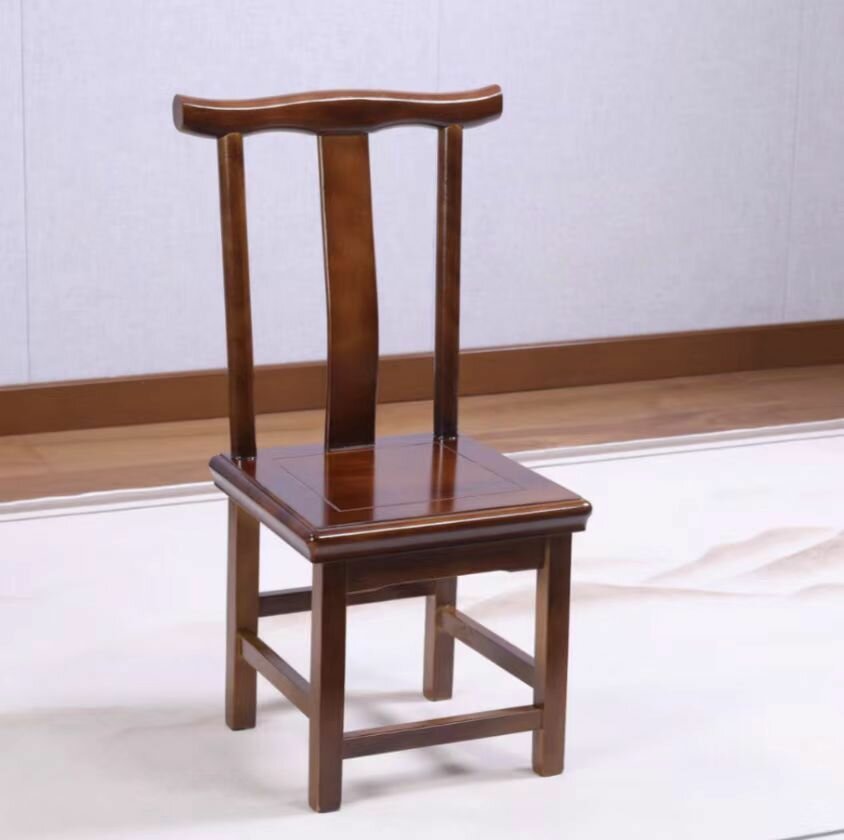 Деревянный стул