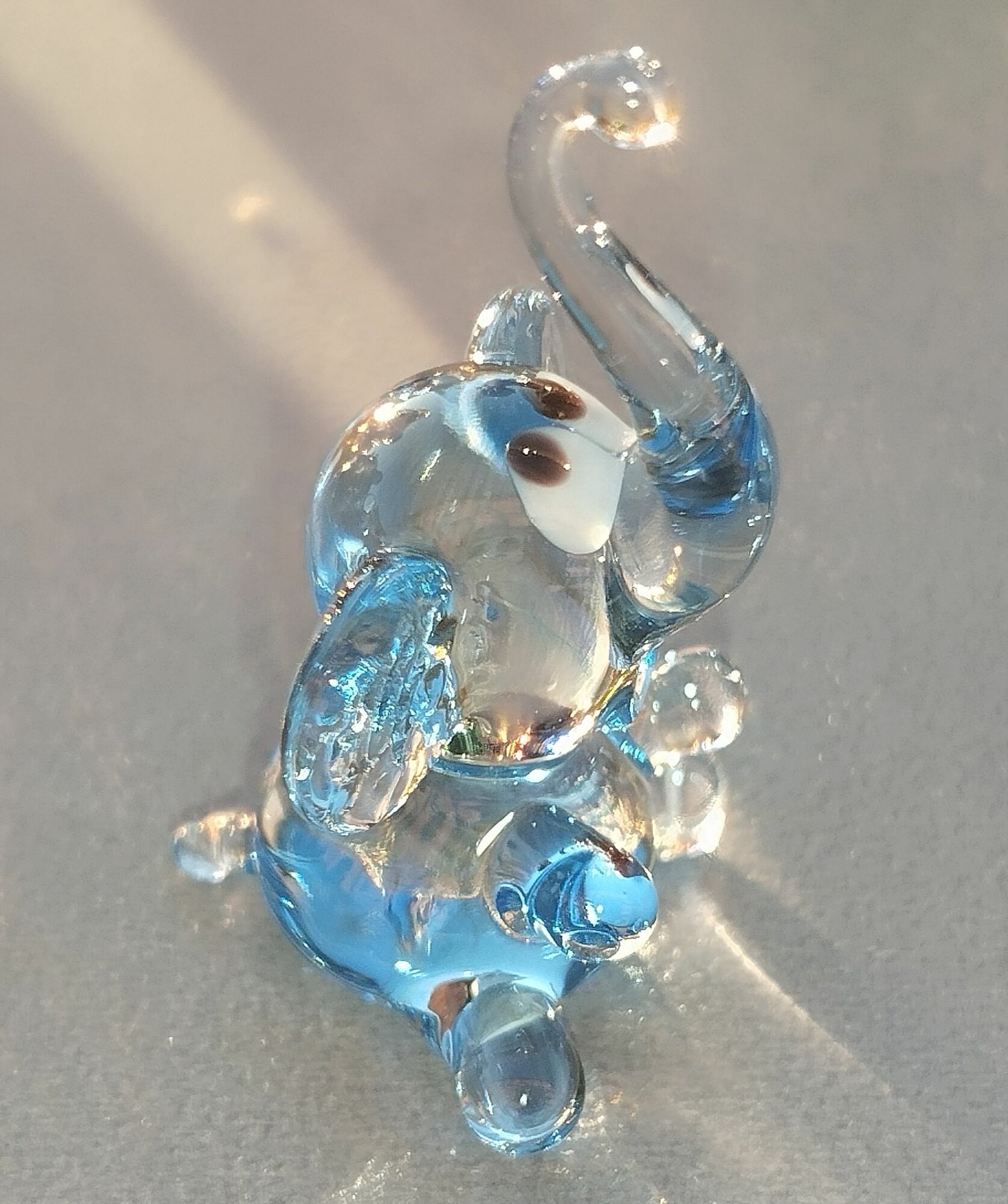 Стеклянная микро фигурка слон