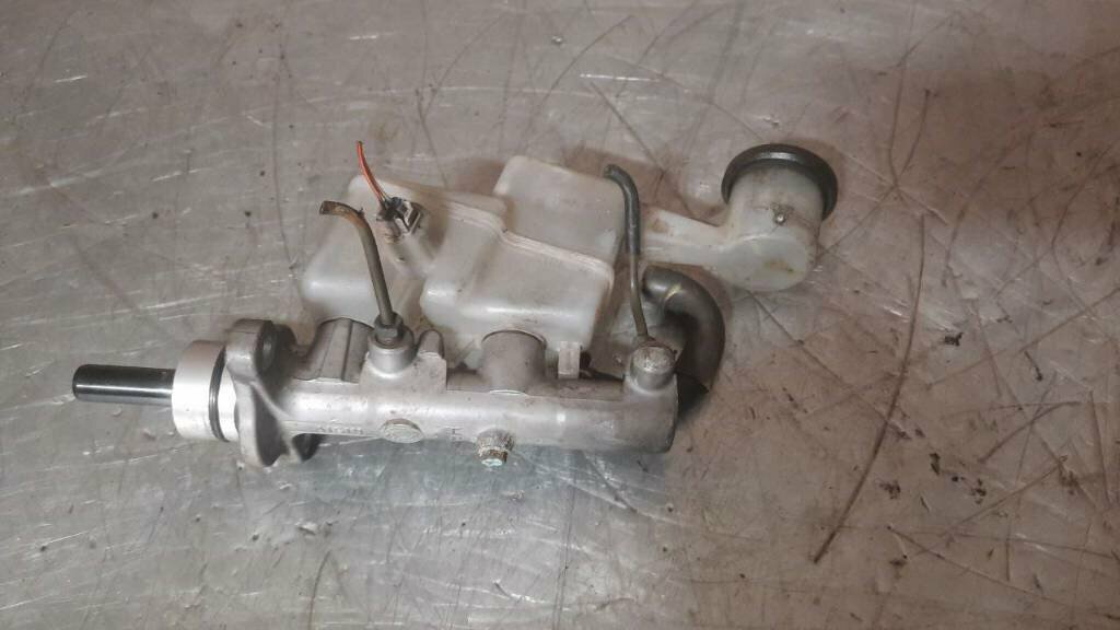 Главный тормозной цилиндр Toyota Corolla Verso E121 2003