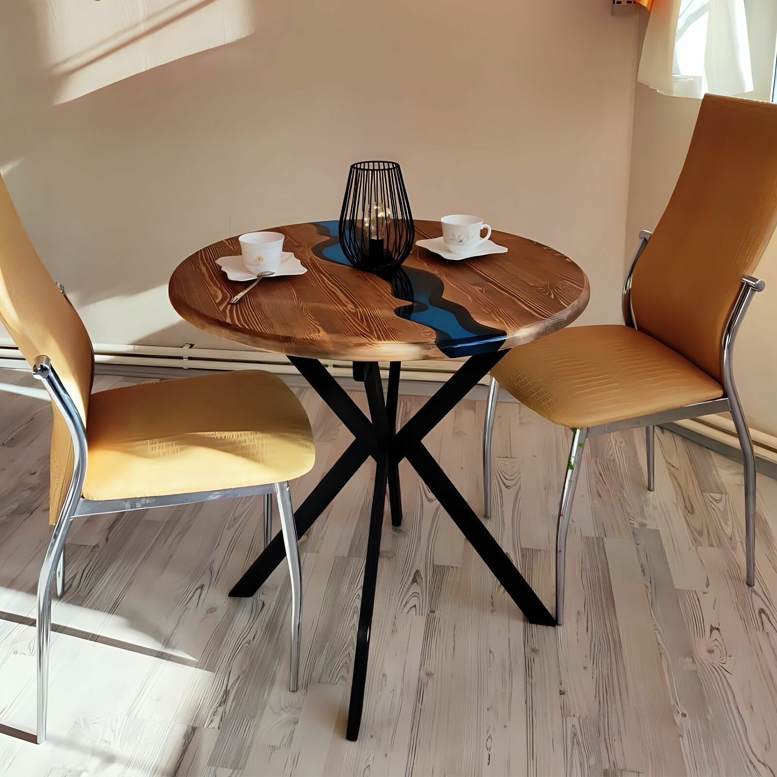 Обеденный стол "Река" из массива сосны цвета золотистый дуб с синей эпоксидной смолой на металлическом лофт подстолье 80х80х74