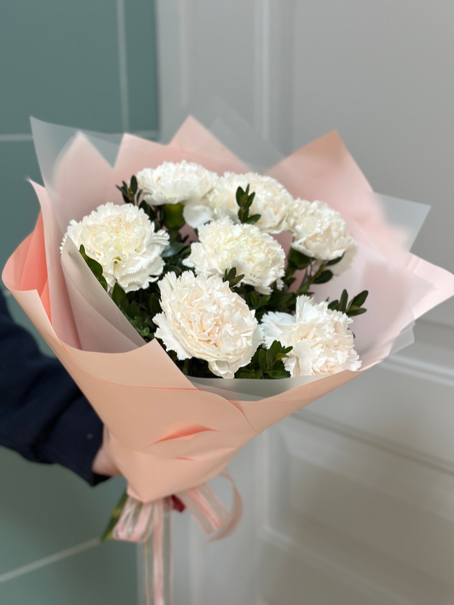 Монобукет Liana Flowers "Бежевые диантусы", 7 шт, на стеблях