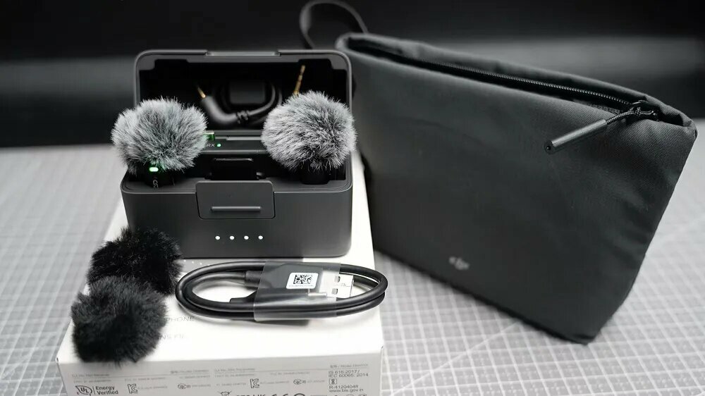 DJI Микрофон для мобильного устройства Mic Mini (2 TX + 1 RX + Charging Case), черный