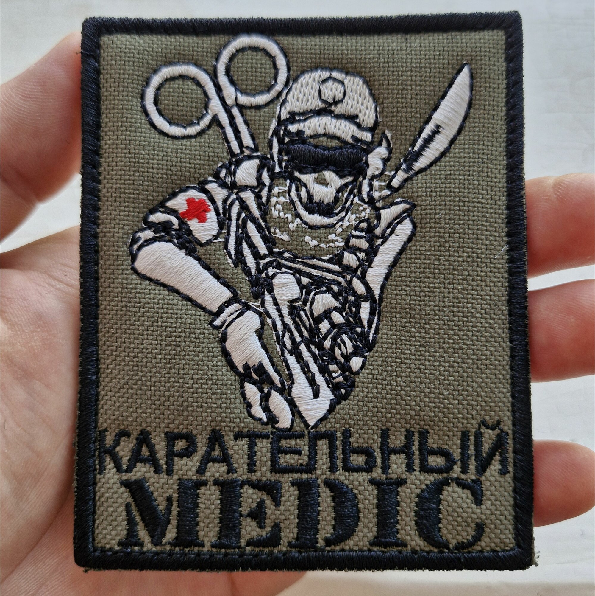 Шеврон на липучке Медика. Военный медик Хаки / патч текстильный / нашивка на одежду