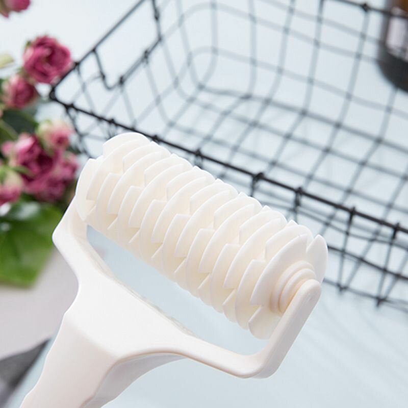 Ролик для теста с фигурной нарезкой удобный инструмент для красивой выпечки, пирогов и печенья