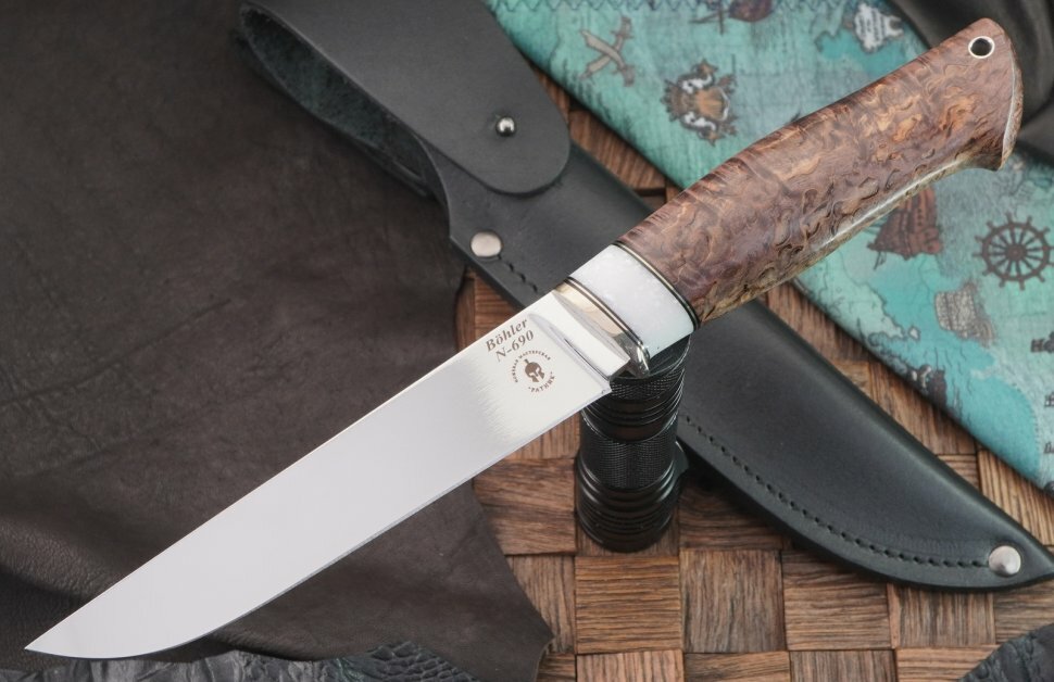 Нож Ратник Н-02, сталь Bohler N690, рукоять стабилизированная карельская береза, белый камень