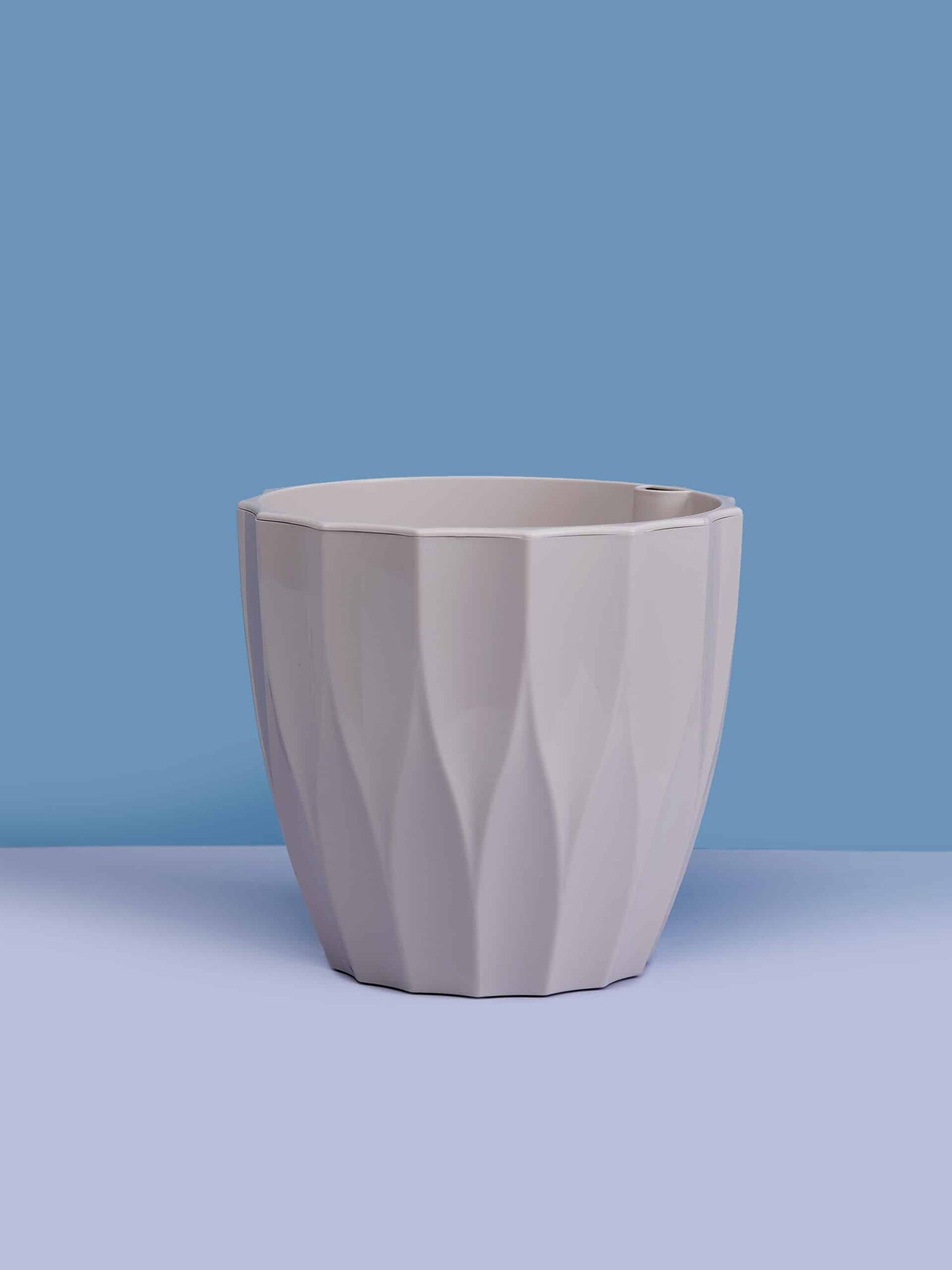 Кашпо для цветов Plast avenue / Пласт Авеню Флюте со вставкой пластиковое льняное объем 1.9л диаметр 16см