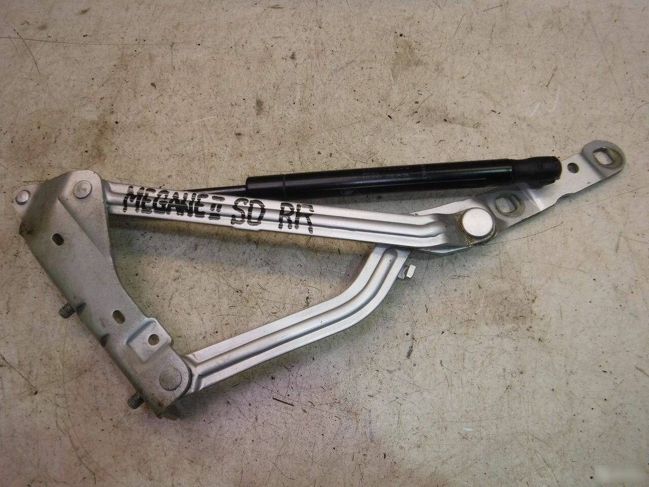 Петля крышки багажника Renault Megane II (2002—2006)